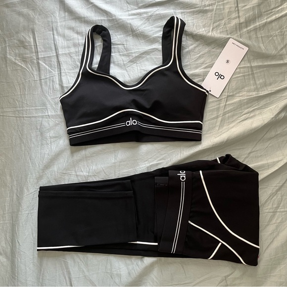 ALO Yoga | Pants & Jumpsuits | Alo Yoga Black Sports Bra And Pants Set ...
